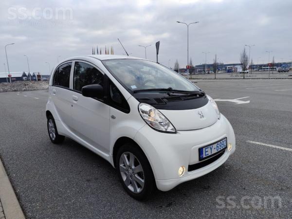 White Peugeot iOn 2019 in Riga, with an engine capacity of 0.00 L and mileage of 24 thousand km for 5300 €, photo 1 on AUTOMOTO.COM.LV