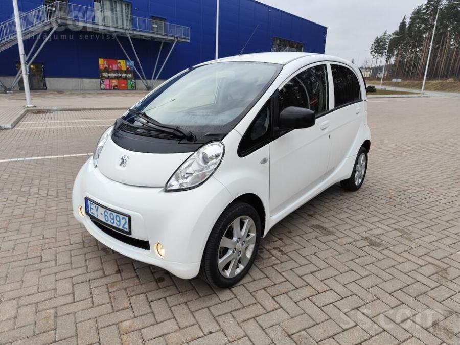 White Peugeot iOn 2019 in Riga, with an engine capacity of 0.00 L and mileage of 24 thousand km for 5300 €, photo 2 on AUTOMOTO.COM.LV