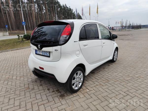 White Peugeot iOn 2019 in Riga, with an engine capacity of 0.00 L and mileage of 24 thousand km for 5300 €, photo 5 on AUTOMOTO.COM.LV