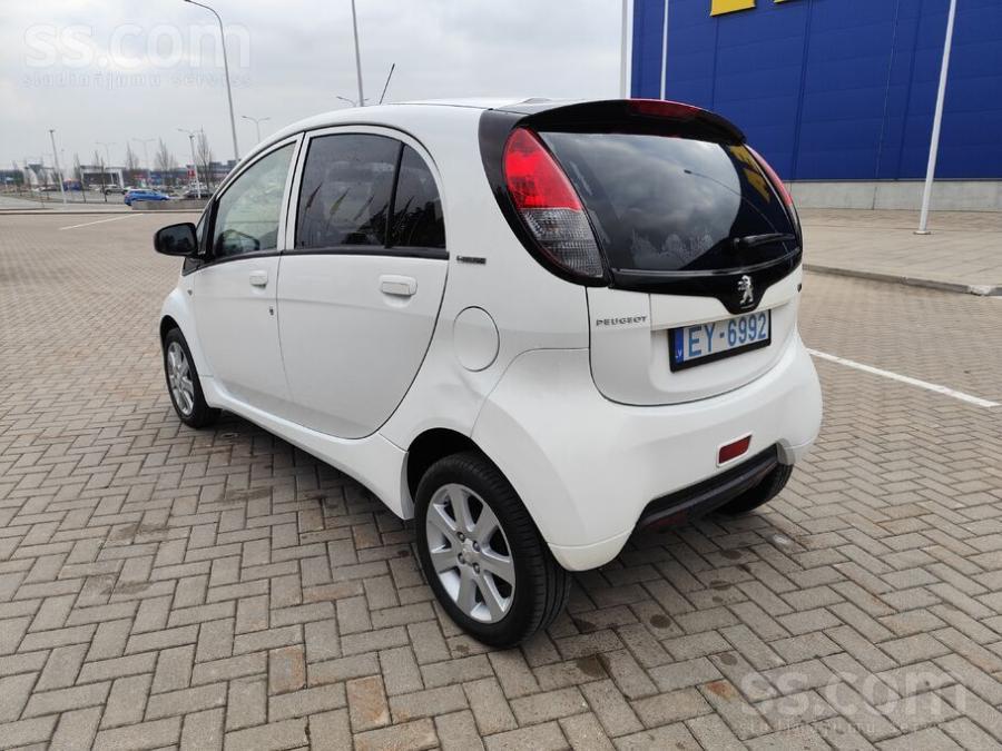 White Peugeot iOn 2019 in Riga, with an engine capacity of 0.00 L and mileage of 24 thousand km for 5300 €, photo 5 on AUTOMOTO.COM.LV