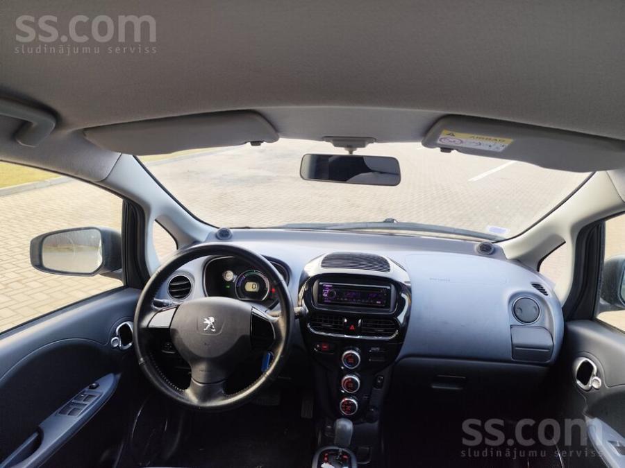 White Peugeot iOn 2019 in Riga, with an engine capacity of 0.00 L and mileage of 24 thousand km for 5300 €, photo 11 on AUTOMOTO.COM.LV