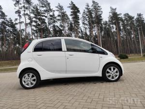 White Peugeot iOn 2019 in Riga, with an engine capacity of 0.00 L and mileage of 24 thousand km for 5300 €, photo 12 on AUTOMOTO.COM.LV