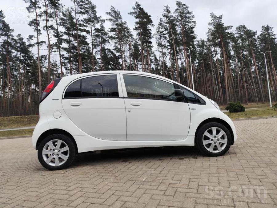 White Peugeot iOn 2019 in Riga, with an engine capacity of 0.00 L and mileage of 24 thousand km for 5300 €, photo 12 on AUTOMOTO.COM.LV