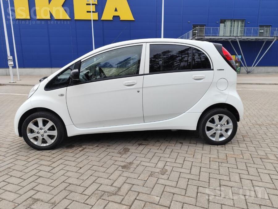 White Peugeot iOn 2019 in Riga, with an engine capacity of 0.00 L and mileage of 24 thousand km for 5300 €, photo 13 on AUTOMOTO.COM.LV