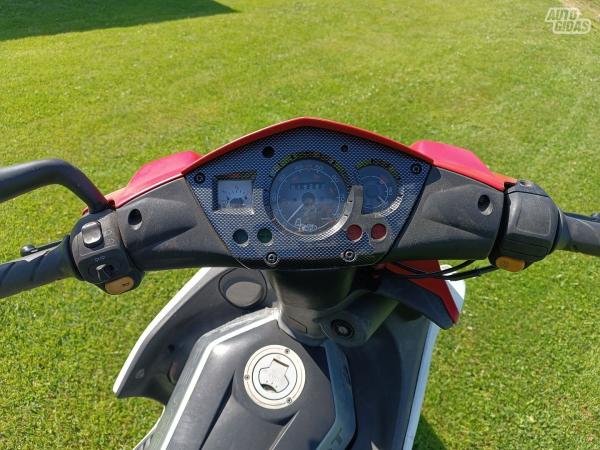 Balts Peugeot Jet Force 2008 Viļņa, ar dzinēja tilpumu 0.07 L un nobraukumu 19 tūkst. km par 950 €, foto 3 vietnē AUTOMOTO.COM.LV