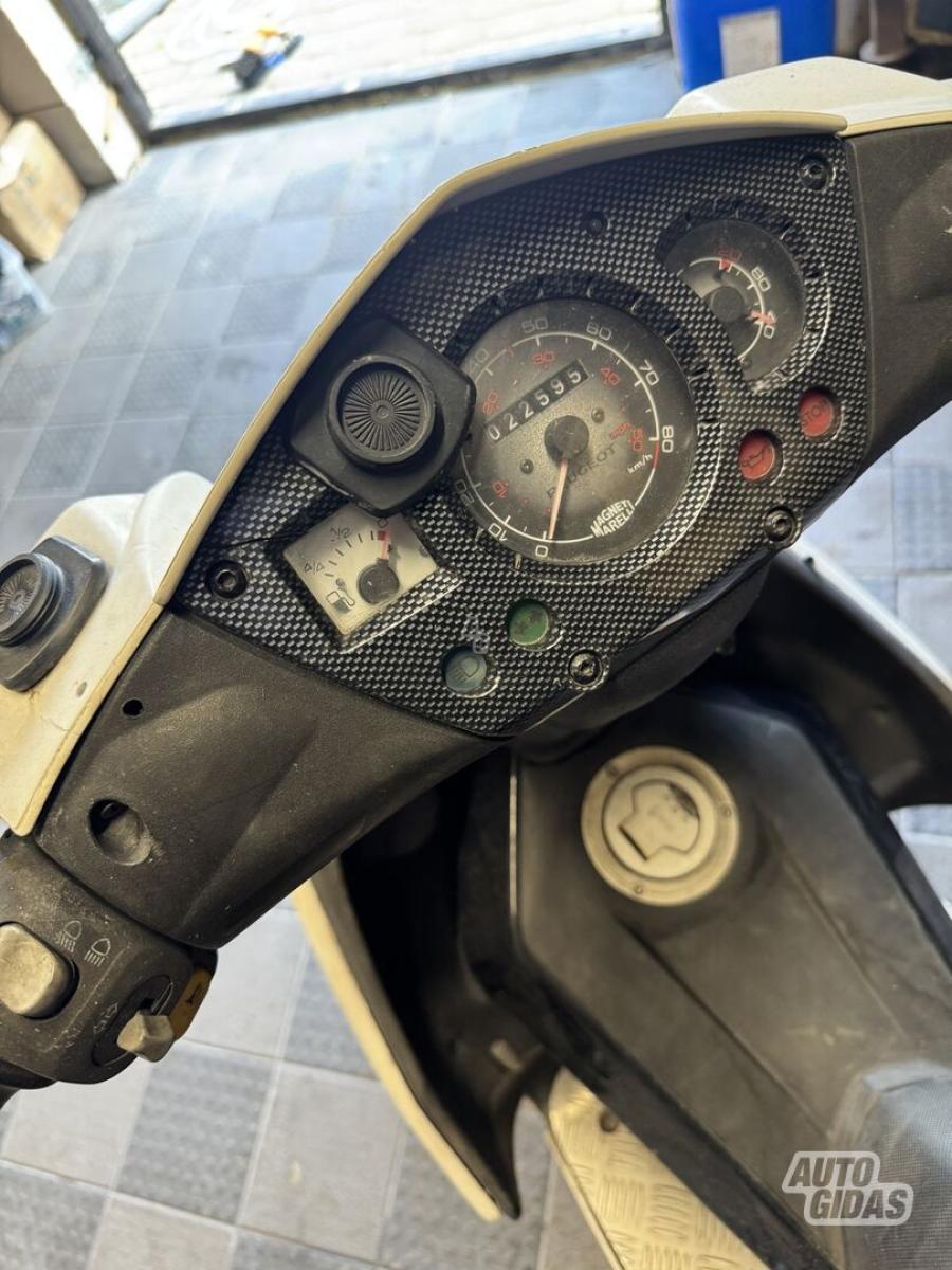 Balts Peugeot Jet Force 2011 Mažeikiai, ar dzinēja tilpumu 0.05 L un nobraukumu 0 tūkst. km par 425 €, foto 9 vietnē AUTOMOTO.COM.LV