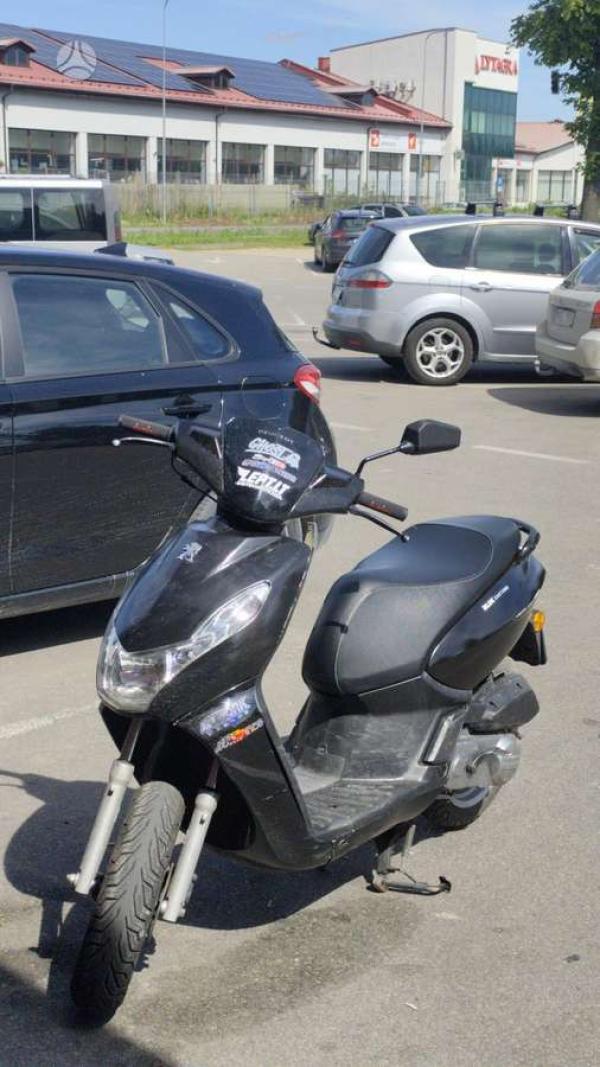 Melns Peugeot Kisbee 2011 Panevēža, ar dzinēja tilpumu 49.00 L un nobraukumu 15 tūkst. km par 700 €, foto 1 vietnē AUTOMOTO.COM.LV