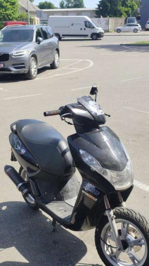 Melns Peugeot Kisbee 2011 Panevēža, ar dzinēja tilpumu 49.00 L un nobraukumu 15 tūkst. km par 700 €, foto 5 vietnē AUTOMOTO.COM.LV