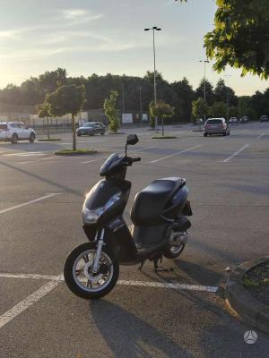 Melns Peugeot Kisbee 2011 Panevēža, ar dzinēja tilpumu 49.00 L un nobraukumu 15 tūkst. km par 700 €, foto 6 vietnē AUTOMOTO.COM.LV
