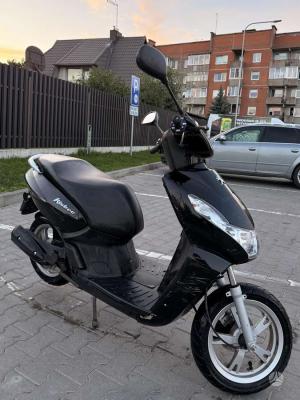 Black Peugeot Kisbee 2017 in Kretinga, with an engine capacity of 49.00 L and mileage of 30 thousand km for 750 €, photo 4 on AUTOMOTO.COM.LV