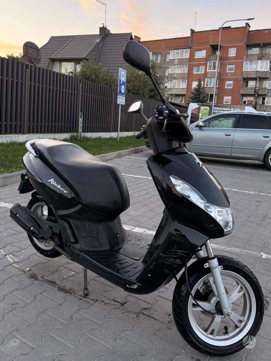 Black Peugeot Kisbee 2017 in Kretinga, with an engine capacity of 49.00 L and mileage of 30 thousand km for 750 €, photo 4 on AUTOMOTO.COM.LV