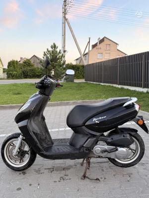Black Peugeot Kisbee 2017 in Kretinga, with an engine capacity of 49.00 L and mileage of 30 thousand km for 750 €, photo 8 on AUTOMOTO.COM.LV