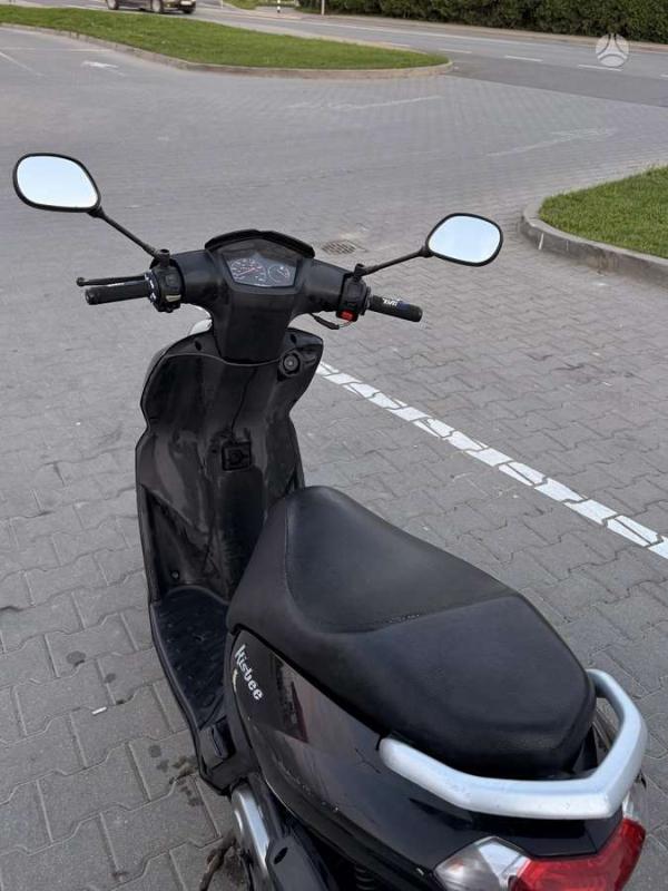 Black Peugeot Kisbee 2017 in Kretinga, with an engine capacity of 49.00 L and mileage of 30 thousand km for 750 €, photo 8 on AUTOMOTO.COM.LV