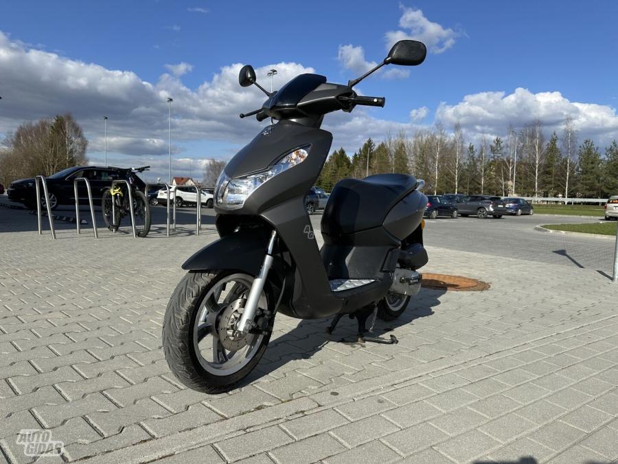 Black Peugeot Kisbee 2022 in Gargzdai, with an engine capacity of 0.05 L and mileage of 9 thousand km for 950 €, photo 13 on AUTOMOTO.COM.LV