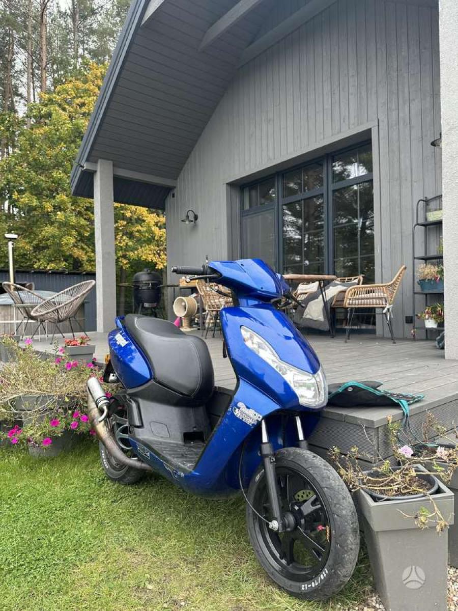 Blue Peugeot Kisbee 2015 in Alytus, with an engine capacity of 49.00 L and mileage of 33 thousand km for 800 €, photo 1 on AUTOMOTO.COM.LV