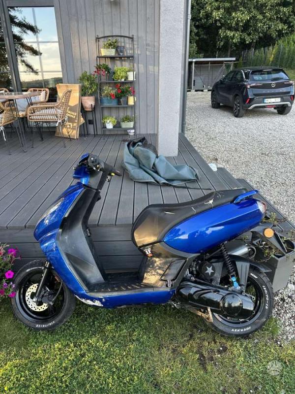 Zils Peugeot Kisbee 2015 Alīta, ar dzinēja tilpumu 49.00 L un nobraukumu 33 tūkst. km par 800 €, foto 4 vietnē AUTOMOTO.COM.LV