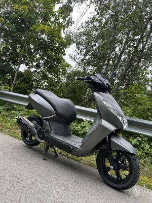 Grey Peugeot Kisbee 2014 in Gargzdai, with an engine capacity of 49.00 L and mileage of 13 thousand km for 700 €, photo 3 on AUTOMOTO.COM.LV