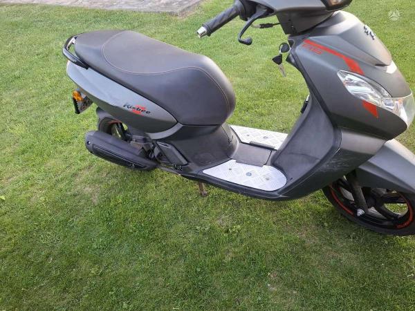 Grey Peugeot Kisbee 2019 in Jonava, with an engine capacity of 49.00 L and mileage of 13 thousand km for 550 €, photo 3 on AUTOMOTO.COM.LV