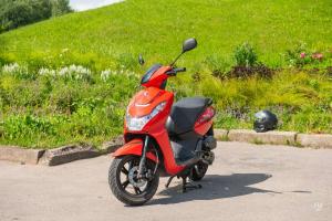 Red Peugeot Kisbee 2018 in Kaunas, with an engine capacity of 49.00 L and mileage of 18 thousand km for 600 €, photo  on AUTOMOTO.COM.LV