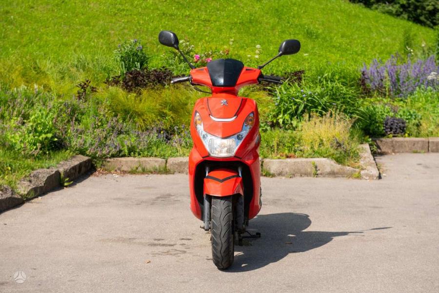 Red Peugeot Kisbee 2018 in Kaunas, with an engine capacity of 49.00 L and mileage of 18 thousand km for 600 €, photo 3 on AUTOMOTO.COM.LV