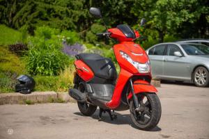 Red Peugeot Kisbee 2018 in Kaunas, with an engine capacity of 49.00 L and mileage of 18 thousand km for 600 €, photo 4 on AUTOMOTO.COM.LV