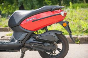 Red Peugeot Kisbee 2018 in Kaunas, with an engine capacity of 49.00 L and mileage of 18 thousand km for 600 €, photo 9 on AUTOMOTO.COM.LV
