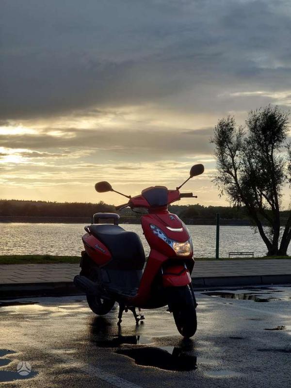 Red Peugeot Kisbee 2018 in Kaunas, with an engine capacity of 49.00 L and mileage of 18 thousand km for 600 €, photo 9 on AUTOMOTO.COM.LV