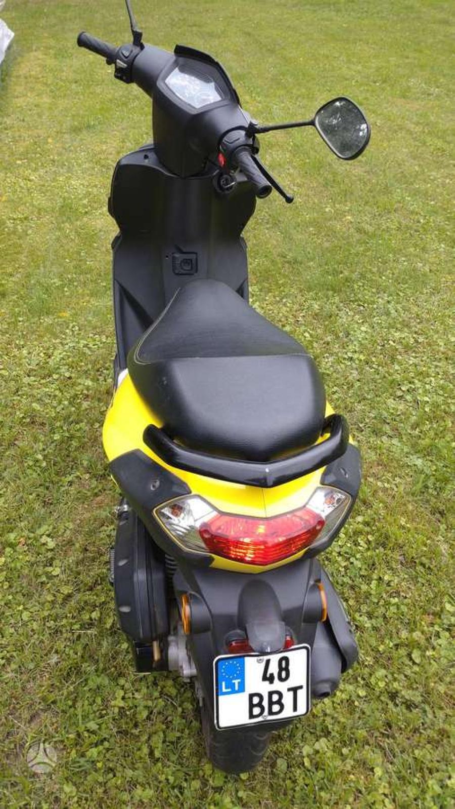 Yellow Peugeot Kisbee 2019 in Jonava, with an engine capacity of 50.00 L and mileage of 6 thousand km for 1050 €, photo 5 on AUTOMOTO.COM.LV