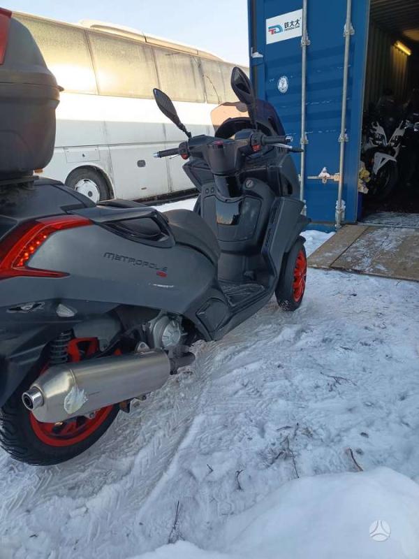 Melns Peugeot Metropolis 2015 Kauņa, ar dzinēja tilpumu 0.40 L un nobraukumu 35 tūkst. km par 2700 €, foto 2 vietnē AUTOMOTO.COM.LV