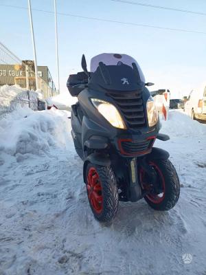 Black Peugeot Metropolis 2015 in Kaunas, with an engine capacity of 0.40 L and mileage of 35 thousand km for 2700 €, photo 4 on AUTOMOTO.COM.LV