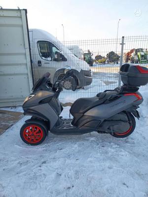 Black Peugeot Metropolis 2015 in Kaunas, with an engine capacity of 0.40 L and mileage of 35 thousand km for 2700 €, photo 9 on AUTOMOTO.COM.LV