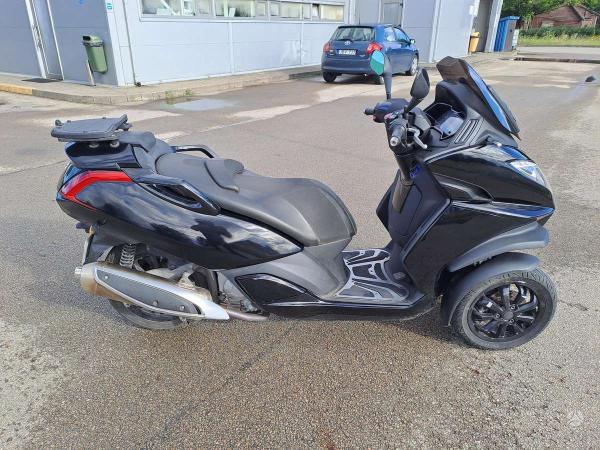 Black Peugeot Metropolis 2016 in Taurage, with an engine capacity of 0.40 L and mileage of 4 thousand km for 3700 €, photo 4 on AUTOMOTO.COM.LV