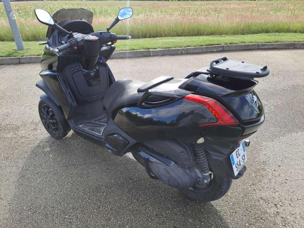 Black Peugeot Metropolis 2016 in Taurage, with an engine capacity of 0.40 L and mileage of 4 thousand km for 3700 €, photo 7 on AUTOMOTO.COM.LV
