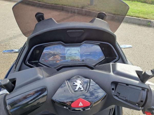 Black Peugeot Metropolis 2016 in Taurage, with an engine capacity of 0.40 L and mileage of 4 thousand km for 3700 €, photo 10 on AUTOMOTO.COM.LV