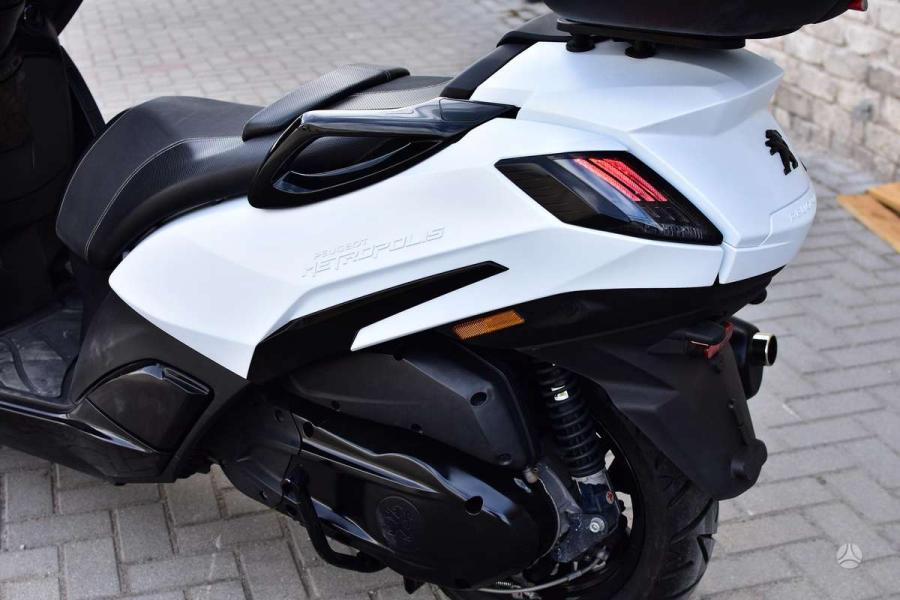 Balts Peugeot Metropolis 2020 Kretinga, ar dzinēja tilpumu 0.40 L un nobraukumu 15 tūkst. km par 5200 €, foto 4 vietnē AUTOMOTO.COM.LV