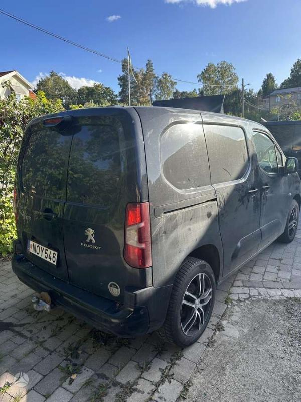 Melns Peugeot Partner 2019 Palanga, ar dzinēja tilpumu 1.50 L un nobraukumu 250 tūkst. km par 4700 €, foto 8 vietnē AUTOMOTO.COM.LV