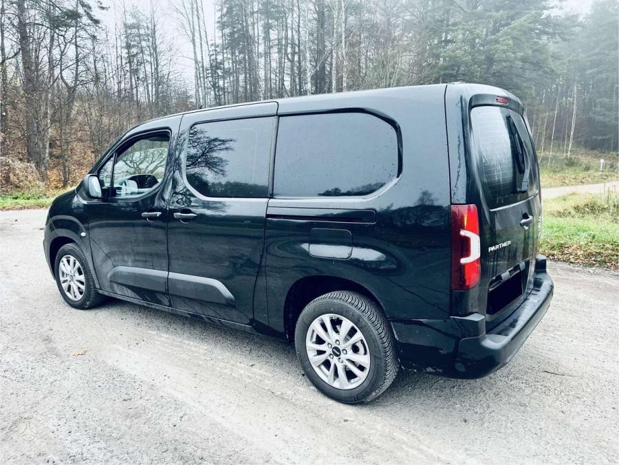 Black Peugeot Partner 2020 in Pagegiai, with an engine capacity of 1.20 L and mileage of 286 thousand km for 7300 €, photo 5 on AUTOMOTO.COM.LV