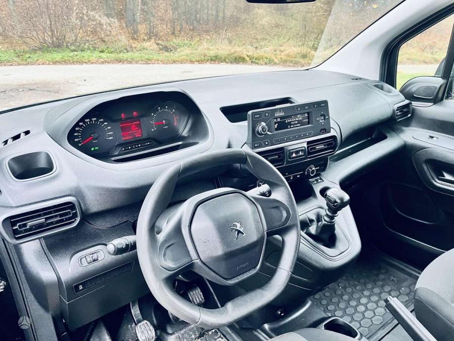 Black Peugeot Partner 2020 in Pagegiai, with an engine capacity of 1.20 L and mileage of 286 thousand km for 7300 €, photo 9 on AUTOMOTO.COM.LV