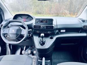 Black Peugeot Partner 2020 in Pagegiai, with an engine capacity of 1.20 L and mileage of 286 thousand km for 7300 €, photo 10 on AUTOMOTO.COM.LV