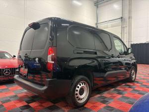 Black Peugeot Partner 2021 in Vilnius, with an engine capacity of 1.20 L and mileage of 296 thousand km for 7490 €, photo 5 on AUTOMOTO.COM.LV