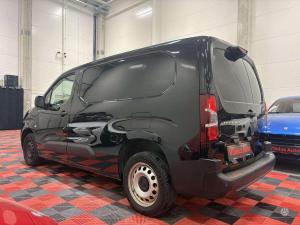 Black Peugeot Partner 2021 in Vilnius, with an engine capacity of 1.20 L and mileage of 296 thousand km for 7490 €, photo 7 on AUTOMOTO.COM.LV
