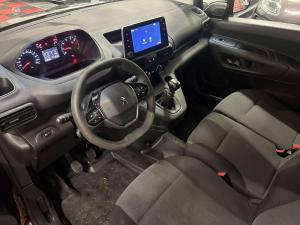 Black Peugeot Partner 2021 in Vilnius, with an engine capacity of 1.20 L and mileage of 296 thousand km for 7490 €, photo 11 on AUTOMOTO.COM.LV