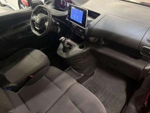 Black Peugeot Partner 2021 in Vilnius, with an engine capacity of 1.20 L and mileage of 296 thousand km for 7490 €, photo 15 on AUTOMOTO.COM.LV