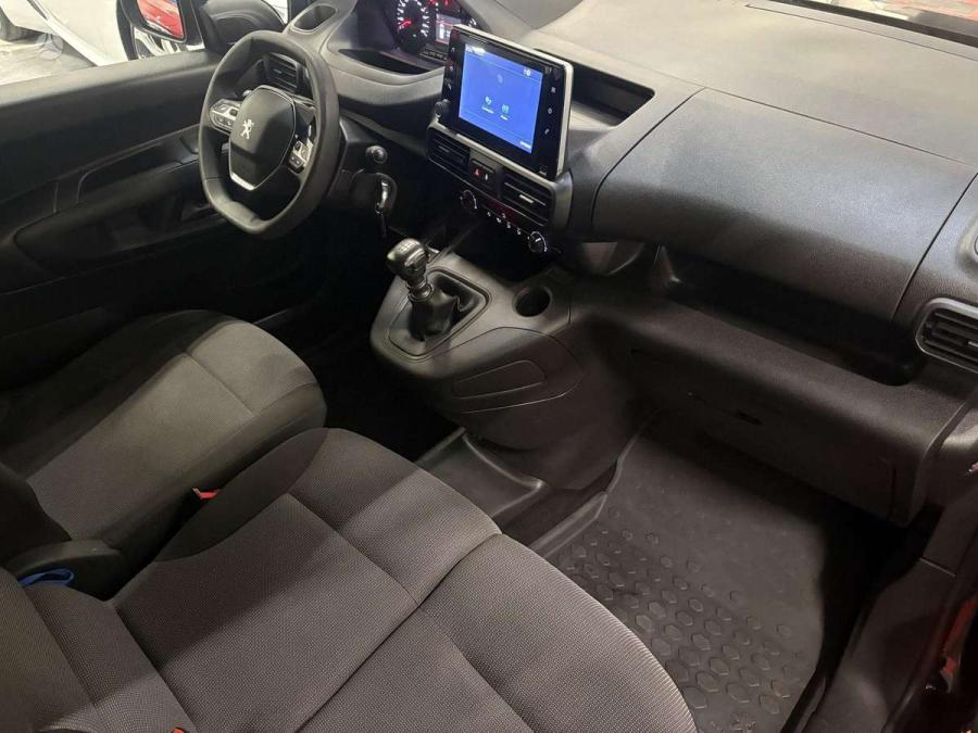 Black Peugeot Partner 2021 in Vilnius, with an engine capacity of 1.20 L and mileage of 296 thousand km for 7490 €, photo 15 on AUTOMOTO.COM.LV