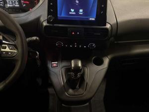 Black Peugeot Partner 2021 in Vilnius, with an engine capacity of 1.20 L and mileage of 296 thousand km for 7490 €, photo 19 on AUTOMOTO.COM.LV