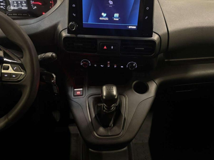 Black Peugeot Partner 2021 in Vilnius, with an engine capacity of 1.20 L and mileage of 296 thousand km for 7490 €, photo 19 on AUTOMOTO.COM.LV