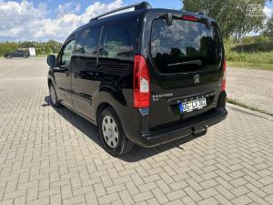 Black Peugeot Partner 2011 in Marijampole, with an engine capacity of 1.60 L and mileage of 281 thousand km for 4250 €, photo 4 on AUTOMOTO.COM.LV