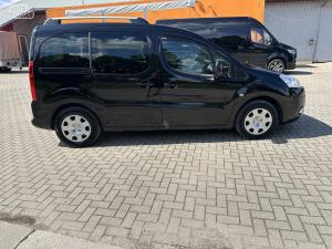 Black Peugeot Partner 2011 in Marijampole, with an engine capacity of 1.60 L and mileage of 281 thousand km for 4250 €, photo 6 on AUTOMOTO.COM.LV