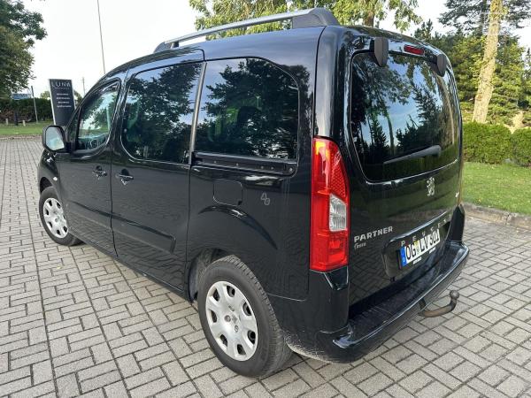 Peugeot Partner 2011 Marijampole vietnē Melns Peugeot Partner 2011 Marijampole, ar dzinēja tilpumu 1.60 L un nobraukumu 281 tūkst. km par 3999 €, foto 4 vietnē AUTOMOTO.COM.LV