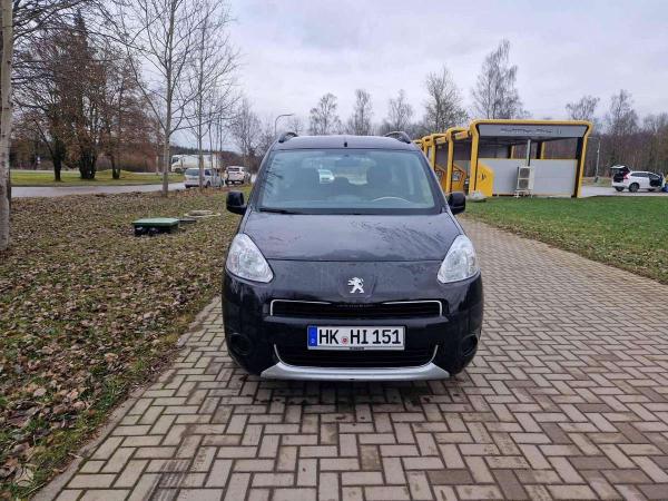 Melns Peugeot Partner 2012 Radviliškis, ar dzinēja tilpumu 1.61 L un nobraukumu 200 tūkst. km par 3950 €, foto 3 vietnē AUTOMOTO.COM.LV